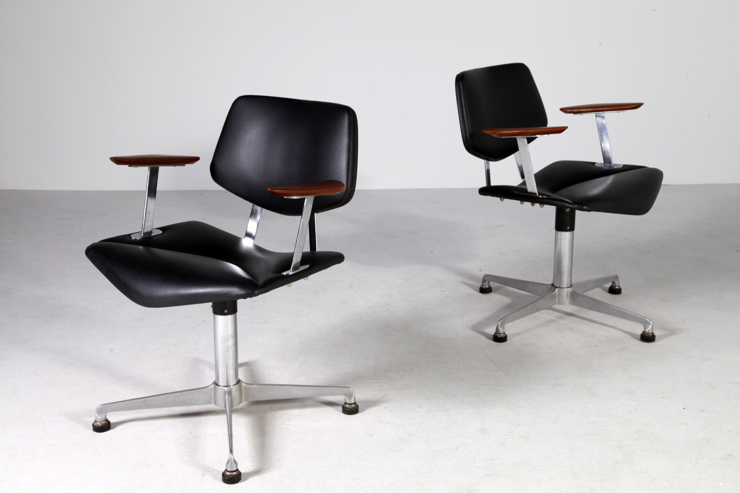 VL135 office chair by Vermund Larsen | Swanky Systems