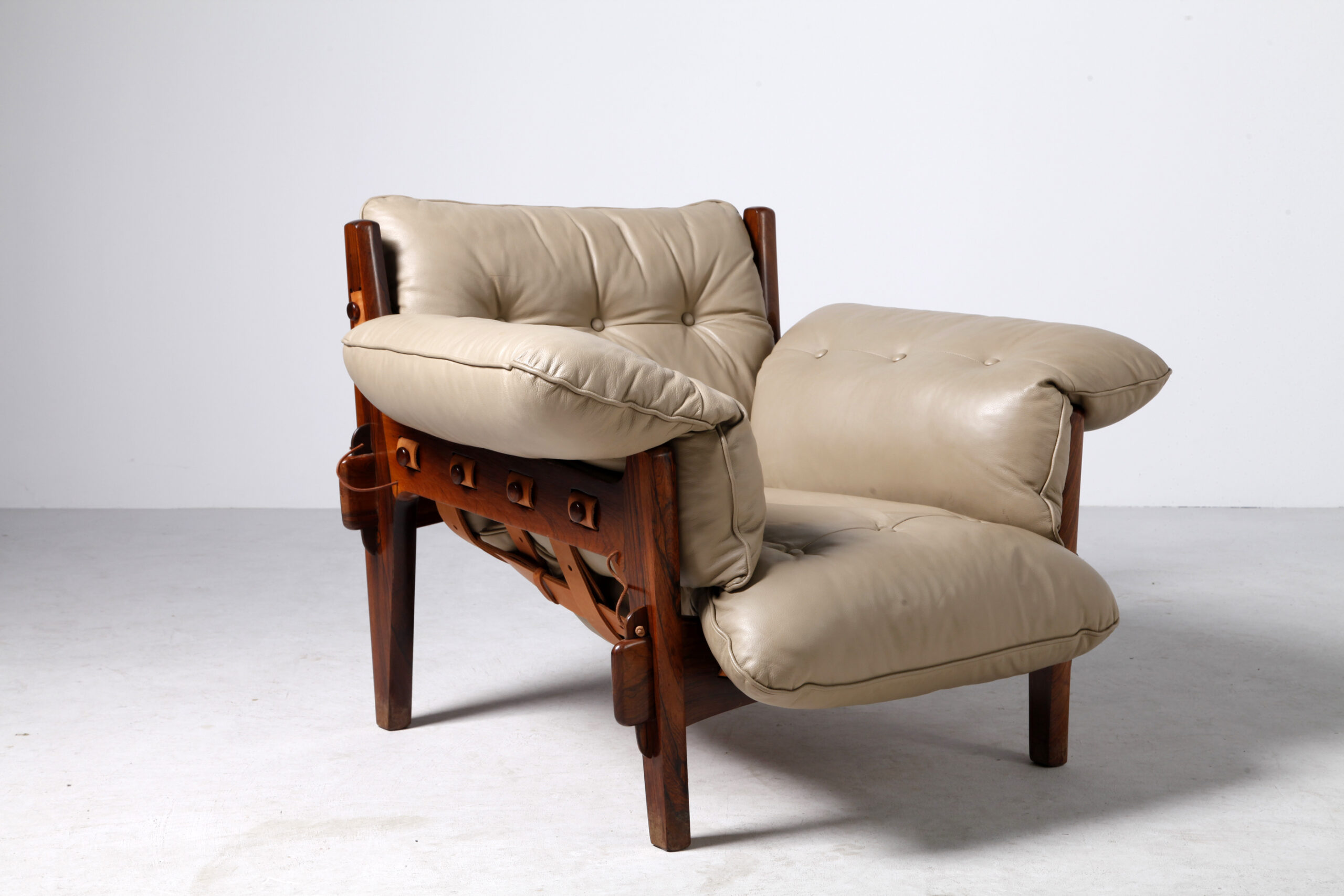 Moleca lounge chair by Sergio Rodrigues | Swanky Systems